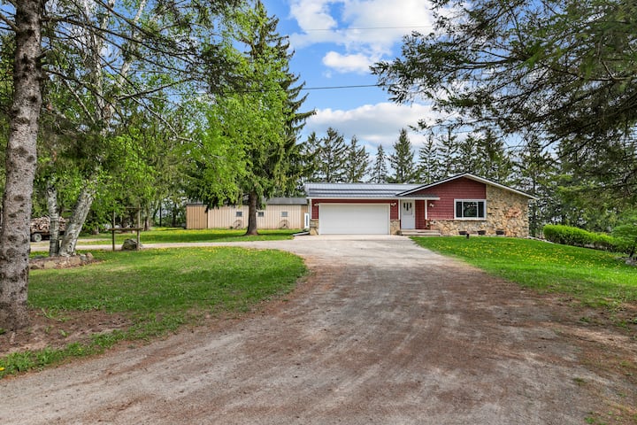 Western Ranch Escape - Appleton, WI