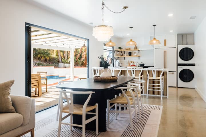 Luxurious Palm Grove: Heated Pool, Luxe King, Spa - Carlsbad, CA