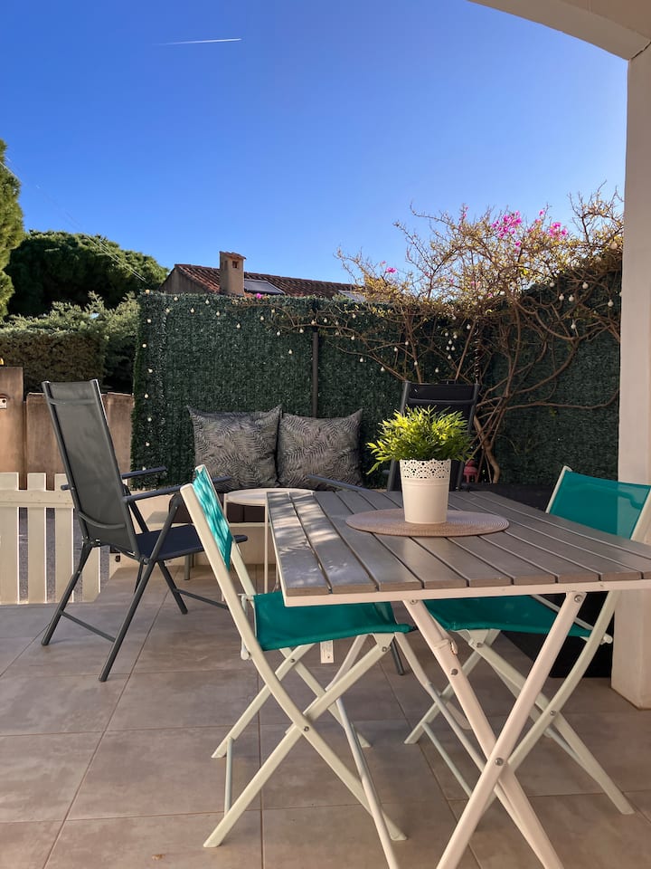Studio Climatisé, Terrasse & Parking - Bandol