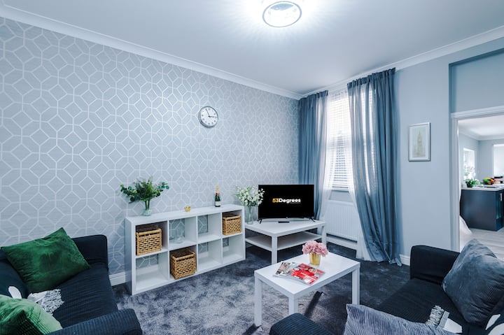 4-bed Townhouse, Sleeps 10 With Games Room! - Birmingham