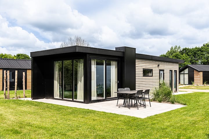 Modern Lakeside Chalet | Peaceful Getaway (320) - Lisse