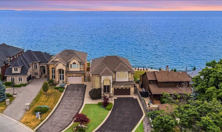 Lakeside Villa - Grimsby