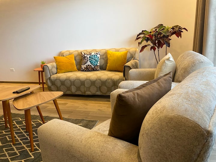 150 Sqm With Private Terrace, Comfy & Well Located - Quito