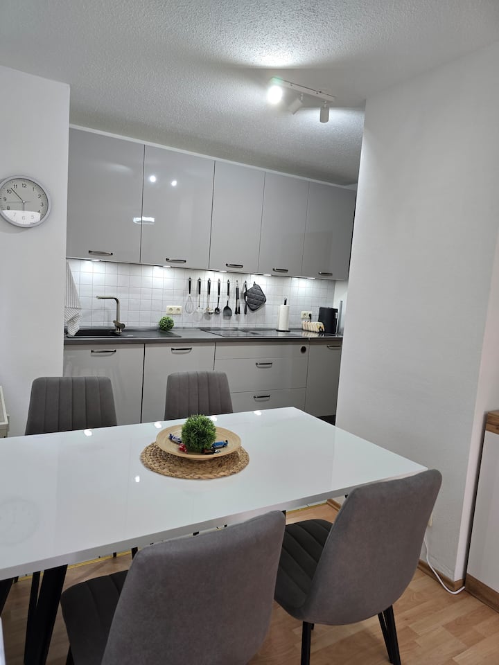 Ruhiges Geräumiges Apartment Nähe Bahnhof / Hilti - Buchloe