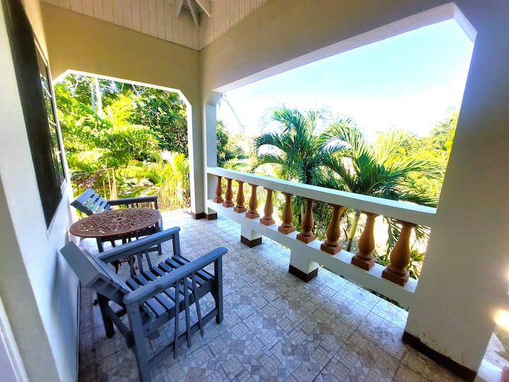 New Moon Studio 10 - Renovated, Great View - Negril