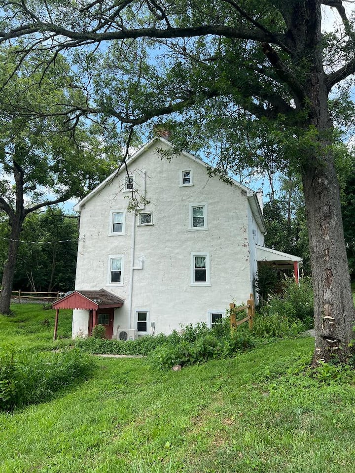 Colonial Home In The Country - Morgantown, PA