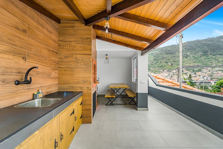 Cozy Beach Retreat – 3 Min Walk To The Sea & Bbq - 마데이라 제도