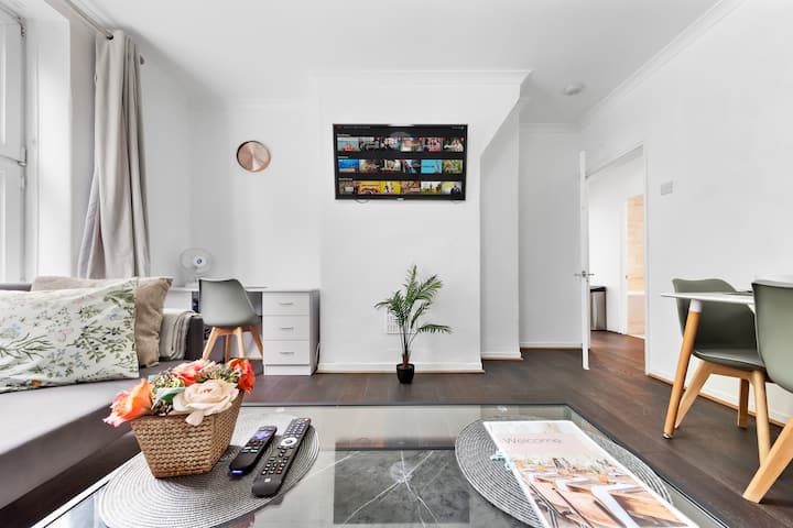 Central Ldn Flat | 2 Bed | Sleeps 8 | Nine Elms St - London