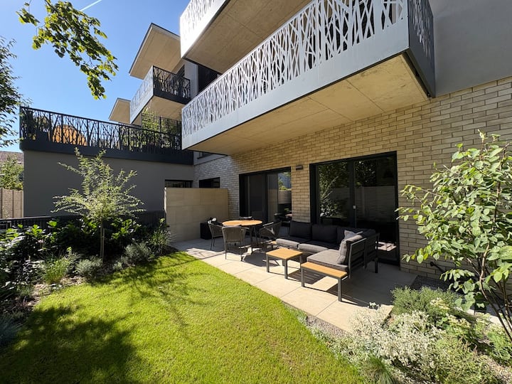 Stylish Apartment With Private Garden And Garage - Brno