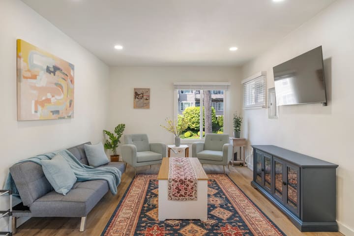 Bright Home In Queen Anne Near Space Needle! +Prkg - Greenwood - Seattle