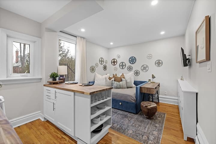 Glebe Pet-friendly Boutique Style Suite - Ottawa