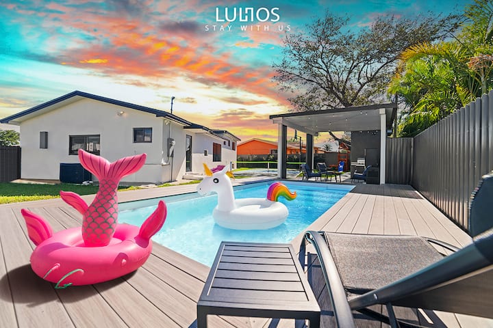 Modern 5br Dream: Heated Pool, Courts & Playground - Miami Gardens, FL