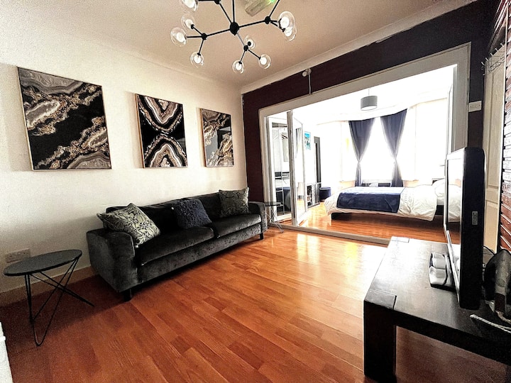 Modern 1-bedroom Flat - Free Parking & Fast Wi-fi - Ilford