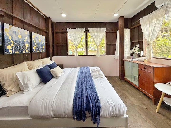 Authentic Thai Vintage 5br Retreat Ta Phae Gate - 치앙마이