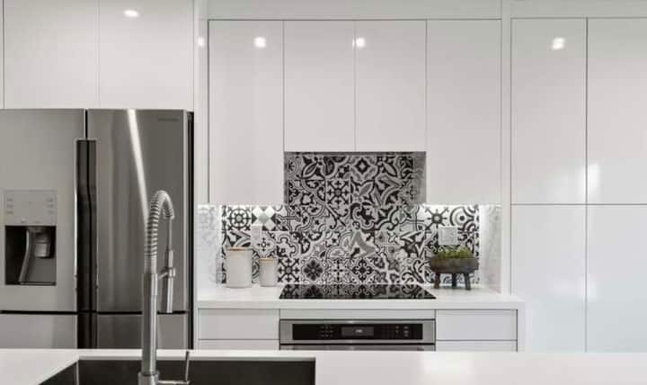 Santa Monica Upgraded Condo - Santa Monica, CA