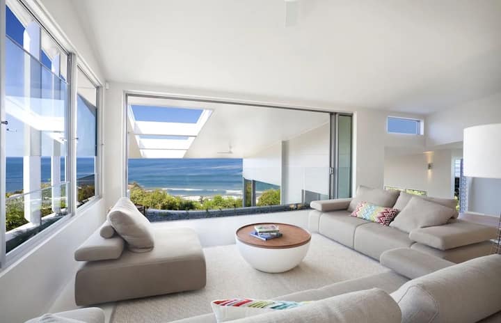 Coolum Bays Beach House, Sleeps 12, Ocean Views - Noosa