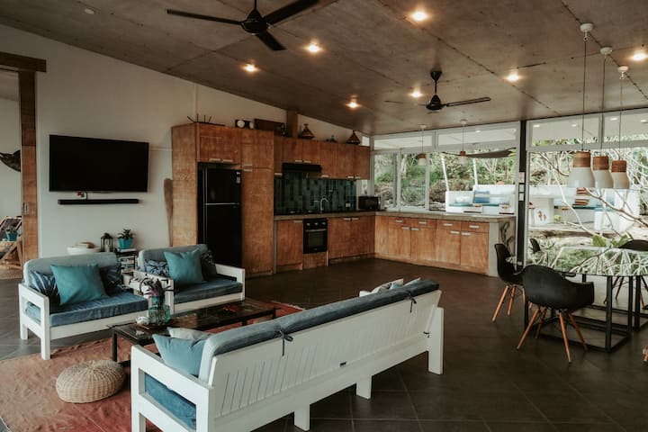 Unwind In A Cliffside Home - Philippines