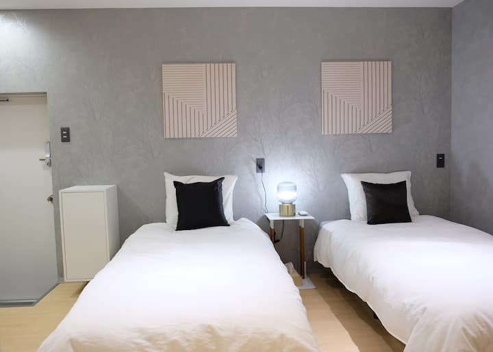 【1f】【高松駅5分】立地抜群！快適ステイに｜モダン設備完備 - Takamatsu