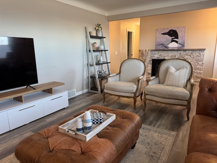 Charming Retreat Close To Wayzata: The Gilded Loon - Wayzata, MN