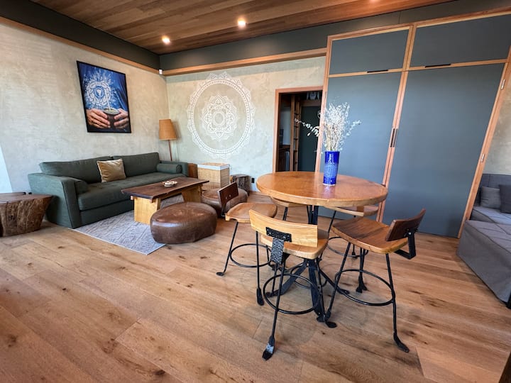 Downtown Ganges Suite - Salt Spring Island