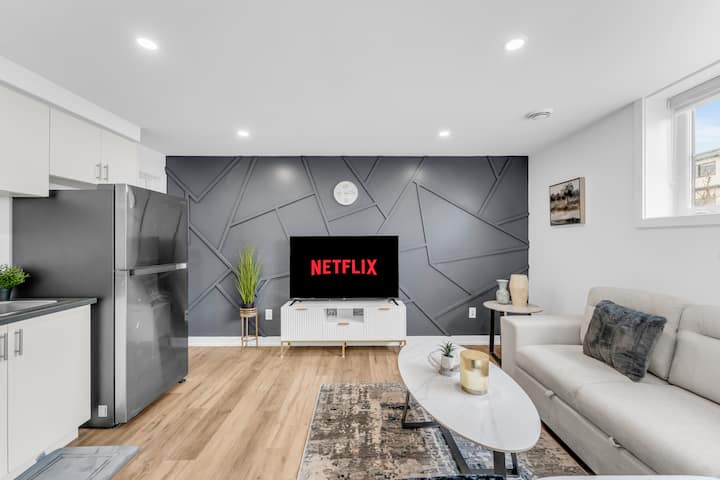 New Townhome 3 Beds | 1.5 Baths + Parking - Niagara Falls