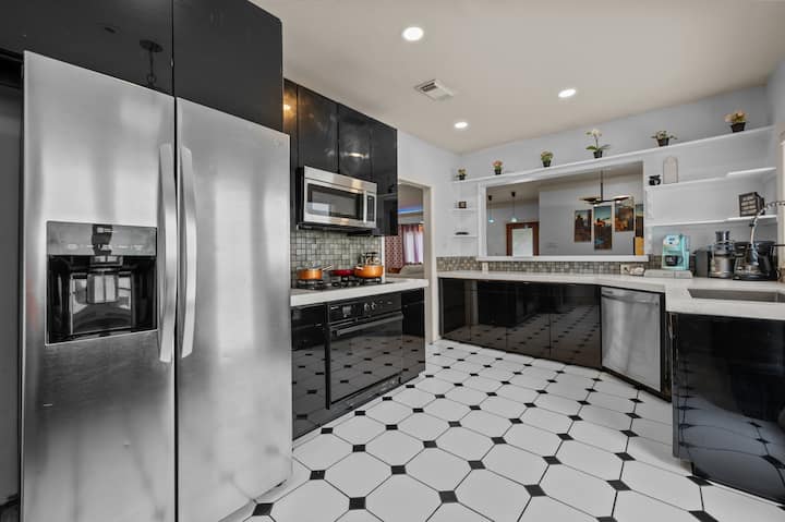 30 Day Stays Montrose Spacious 3 Bedroom Slps 14 - Houston, TX