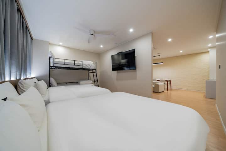 수원 고유 호텔  로얄 스위트-패밀리 기준6인최대8인/조식,라면,토스트,세탁,건조 - Suwon-si