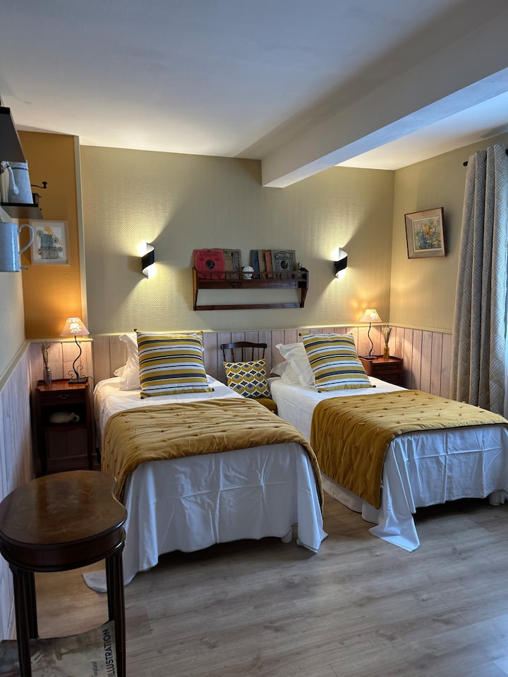 Nuit Paisible Au Col De Néronne - Salers