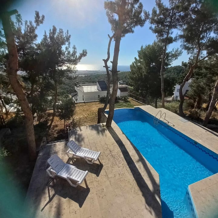Deniz Manzaralı Havuzlu Villa - Davutlar