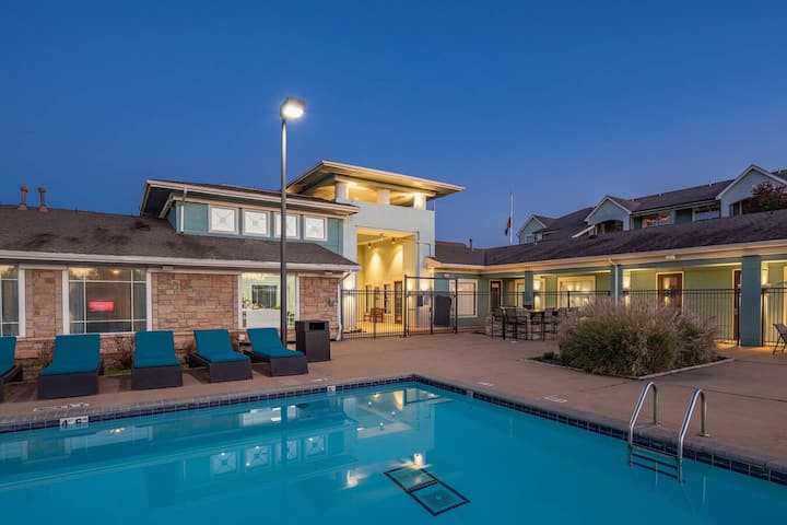 Milestone Retreat Lux Furnished Private 4 Bed Pool - Stillwater, OK