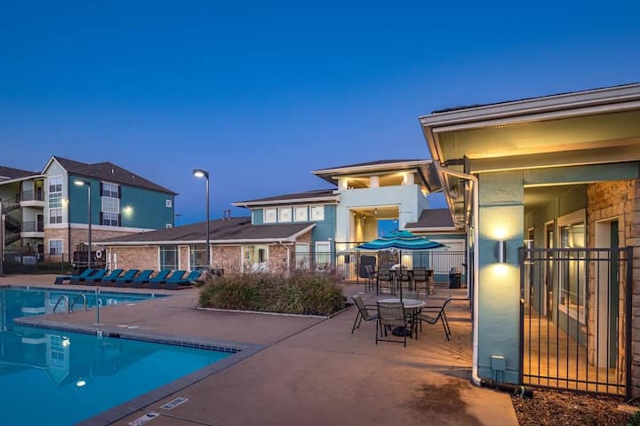 4br2ba Private Apartment + Resort Style Amenities - Stillwater, OK