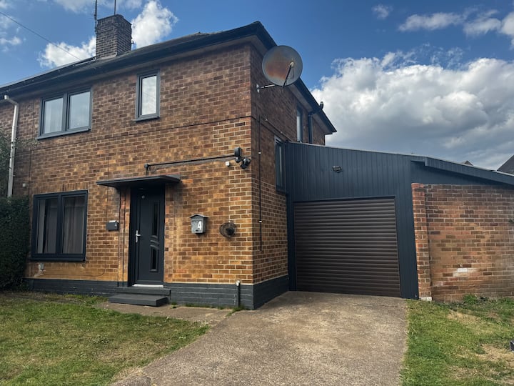 3-bed With 2x Space Driveway&garden/easy M1 Access - Nottingham