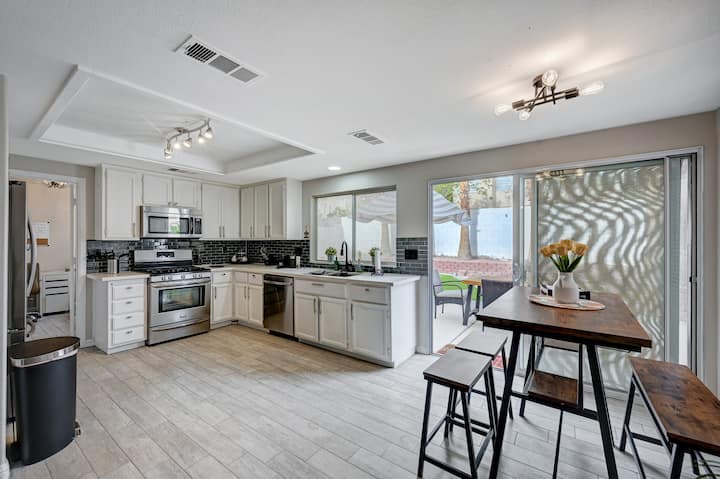 Modern Green Valley Getaway | 15 Min To Strip - Henderson, NV