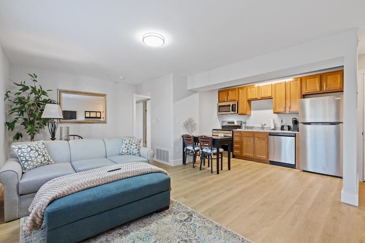 Newly Remodeled Cozy 1br/1ba Apt - Indianapolis, IN