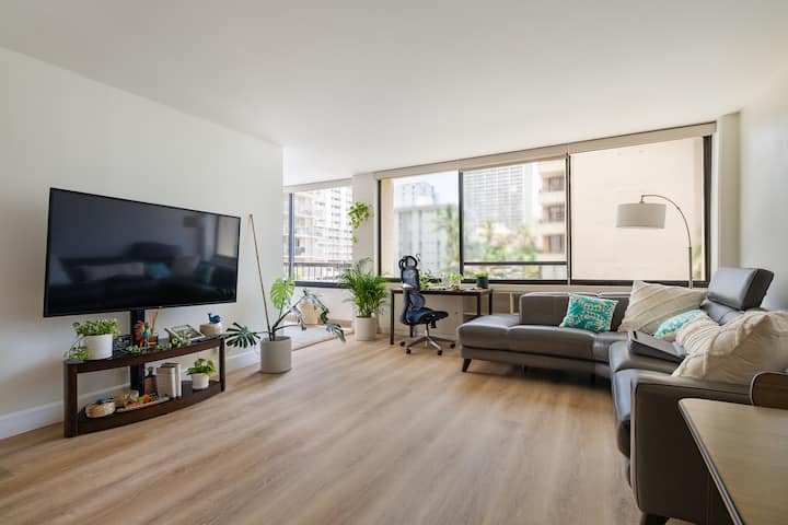 Waikiki 2b/2b Apt, 10min From Beach, Free Parking! - Honolulu, HI