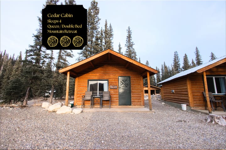 Cedar Cabin: Sleeps 4 | Queen Bed | Mountain Views - Banff-Nationalpark