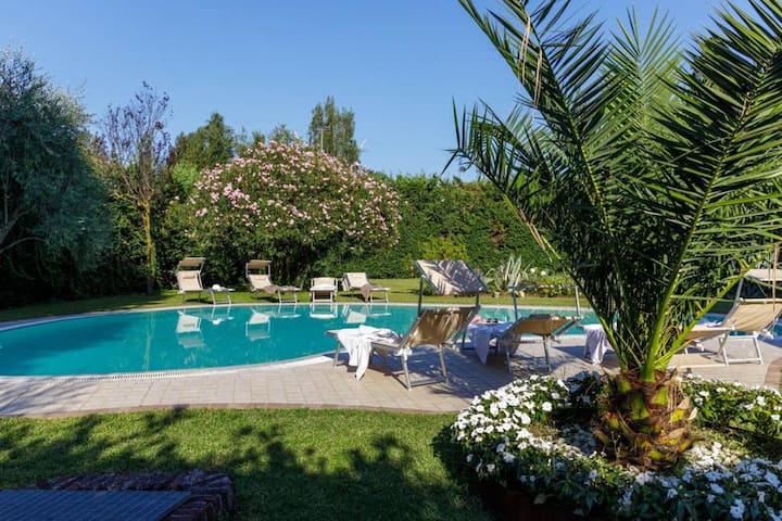 Appartamento In Villa Con Parco E Piscina - Sirmione
