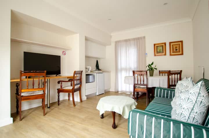 Stylish, Spacious, Secure, Southern Suburb Suite - ケープタウン