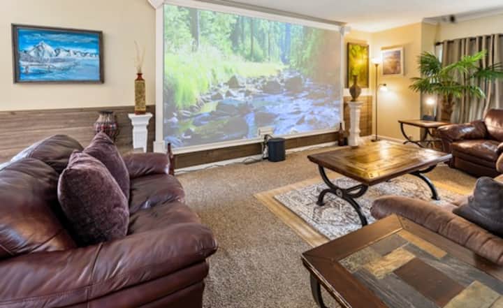 Huge 5-br Home W/ Movie Theater, Arcade, & Patio! - Minnesota