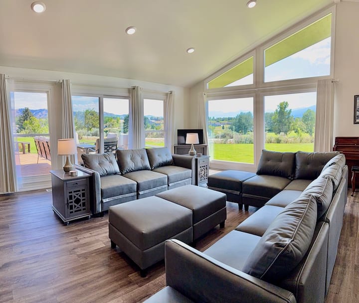 Elevated Elegance With Golf Course & Valley Views - Hamilton, MT