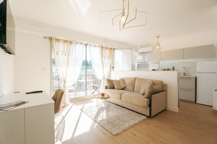 Clim • Parking • Calme • 15 Min Des Plages - Antibes