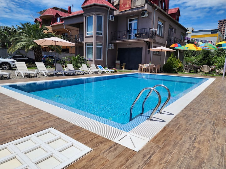 Home 11 - 2nd Floor Only - 6 Bedrooms - Batumi