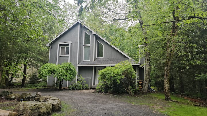 Relaxing Pocono Escape. Nature, Firepit, Peaceful. - Pocono Lake, PA