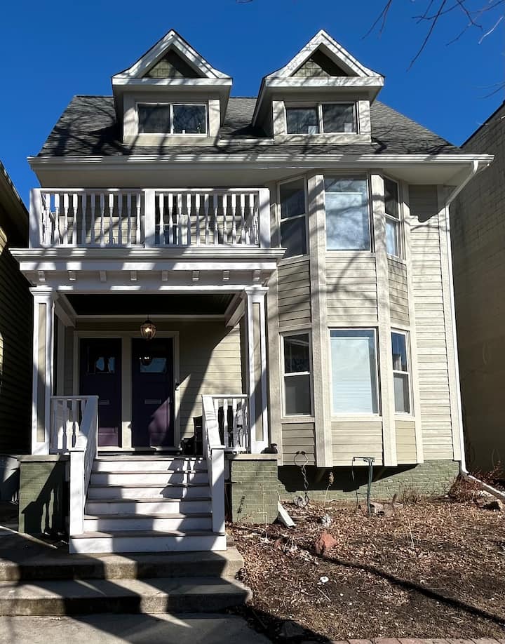 Lower East Side 2 Bedroom Apt. - Milwaukee, WI