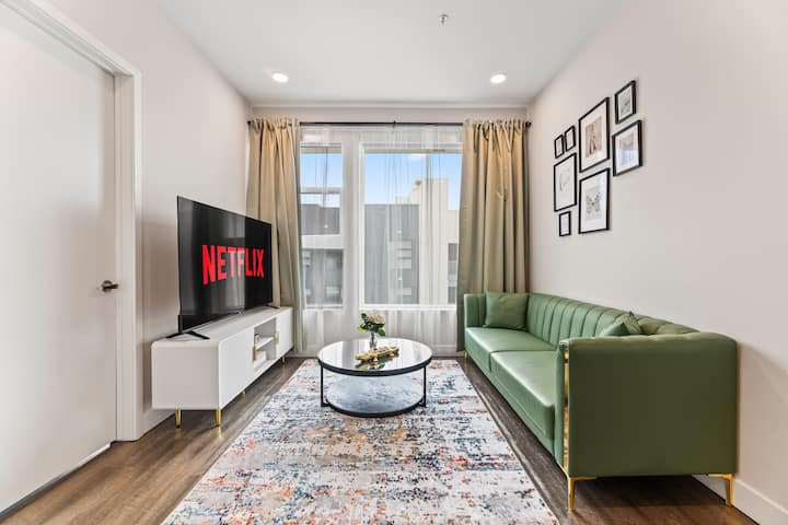 Serenity 2bd Haven In Hollywoodfree Parking & Pool - West Hollywood, CA