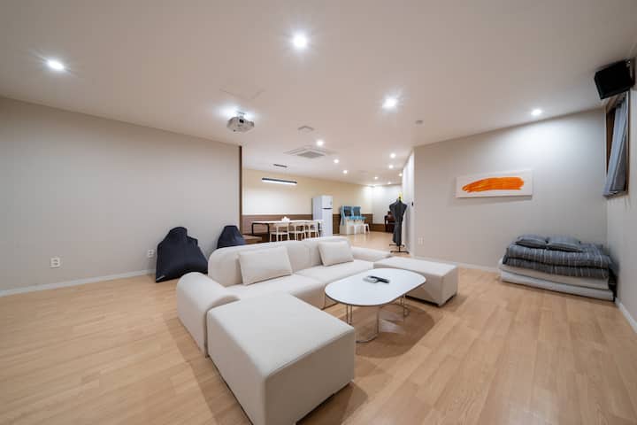 수원 고유호텔 시그니처 파타하우스기준6인최대10인 라면 토스트 세탁 건조 무료 - Suwon-si