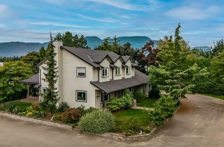 Winery Farmhouse Stay - Chilliwack
