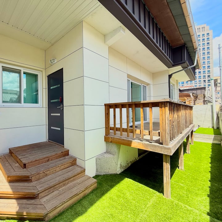 [Jd_house_#5] 프라이빗 독채 #햇살가득 #잔디 #테라스 #놀이터 #호텔침구 - Daejeon