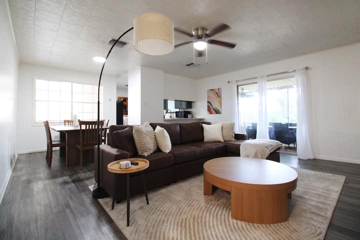 Charming, Furnished 4br Home - Close To Hospital - Lake Fields, LA