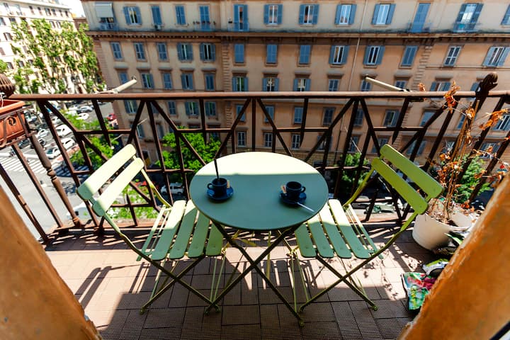 Roma Vaticano, Con Due Graziosi Balconi - Rome